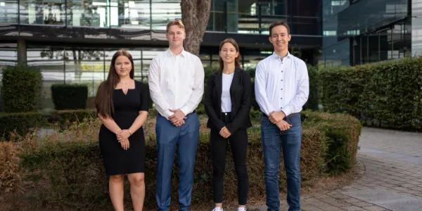 Ausbildungsintegriertes Studium bei R+V: Lianna, Michelle, Robin und ...