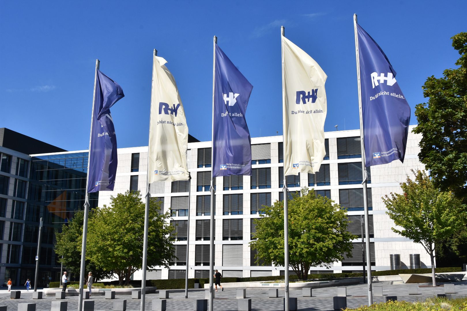 R+V bietet 2025 weiter attraktive Gesamtverzinsung