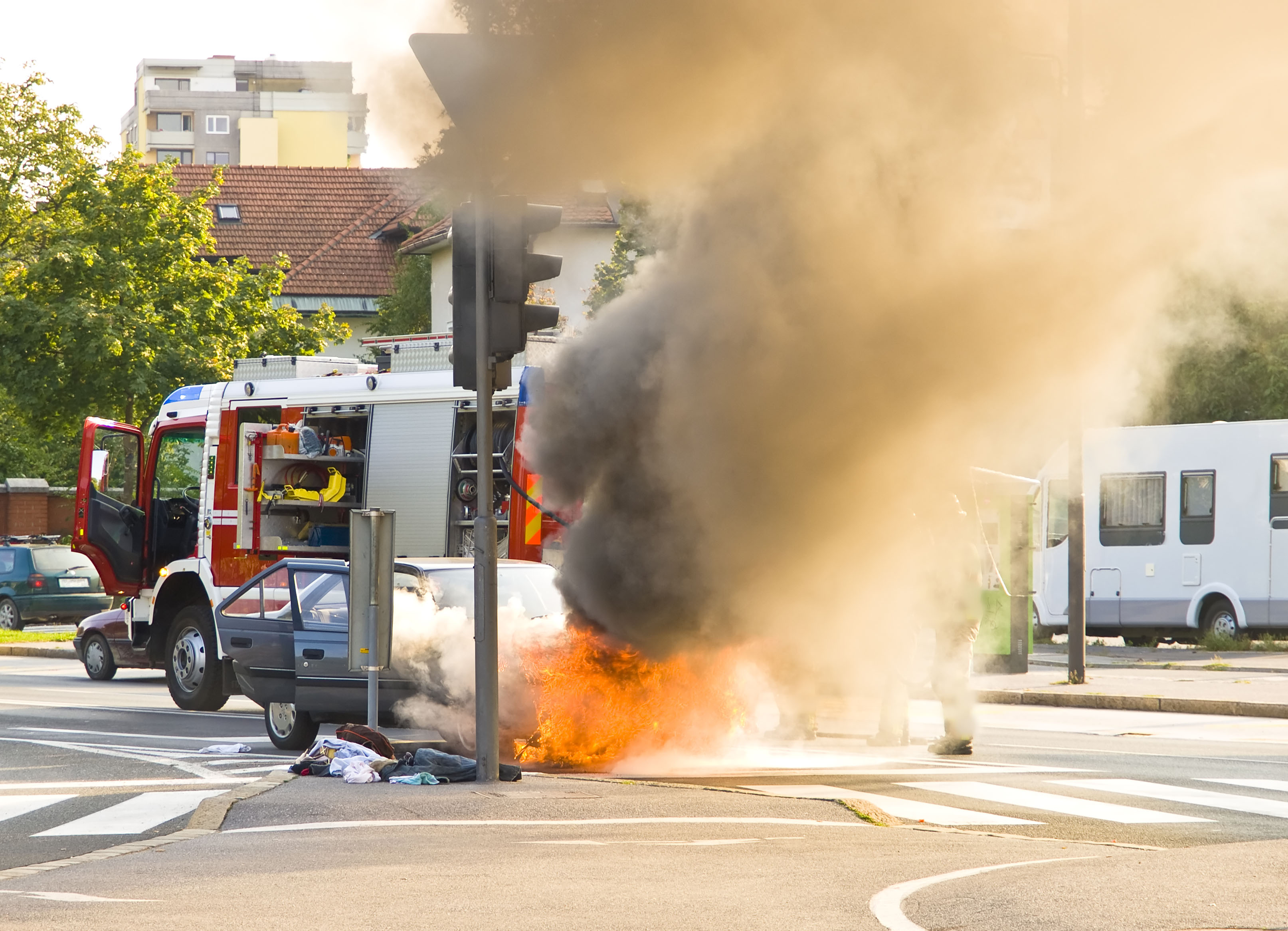 Was tun, wenn es im Auto brennt?
